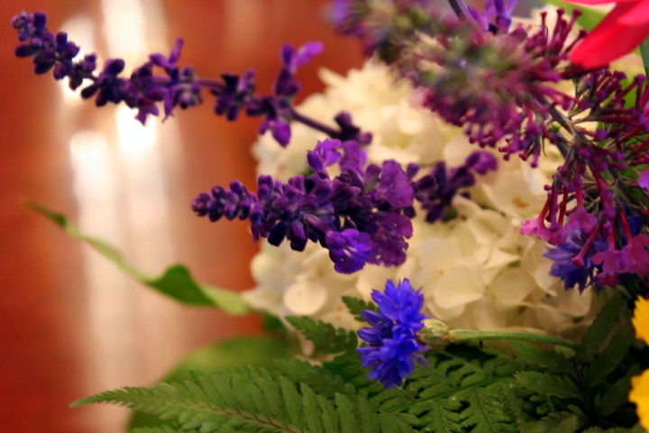 Decorating: A Bowl of Garden Flowers – Kevin Lee Jacobs